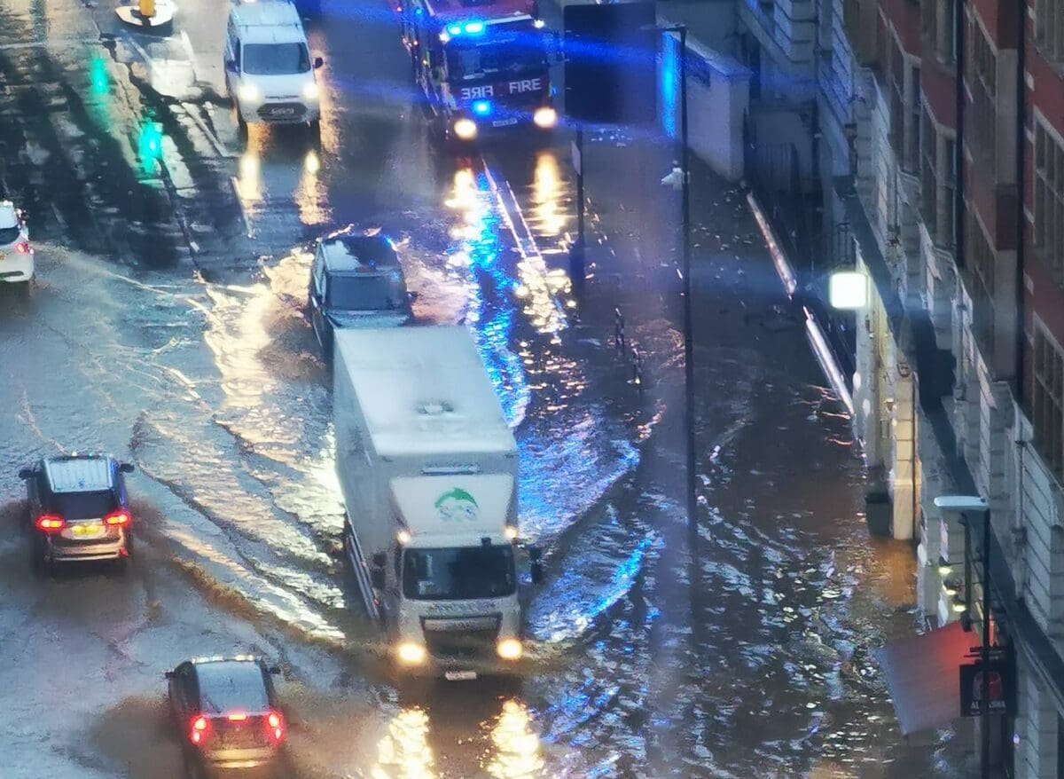London flash floods cause tube and road closures | The Railway Hub