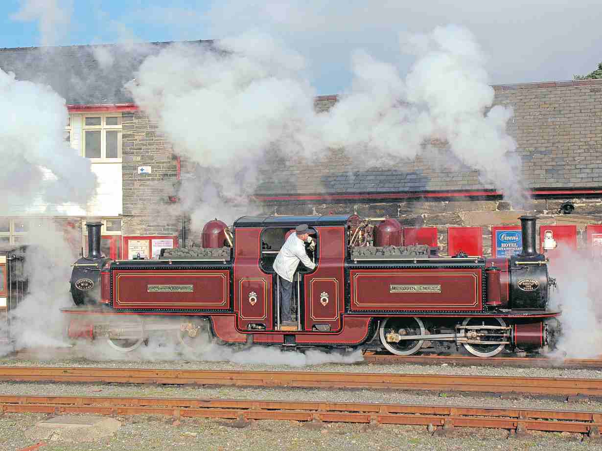 Looking both ways: When Robert Fairlie ‘Double Up’ Steam | The Railway Hub