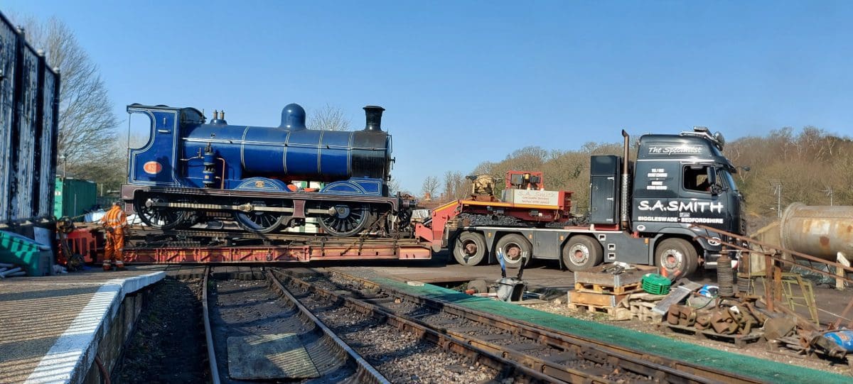 No. 828 arrives at Tunbridge Wells | The Railway Hub